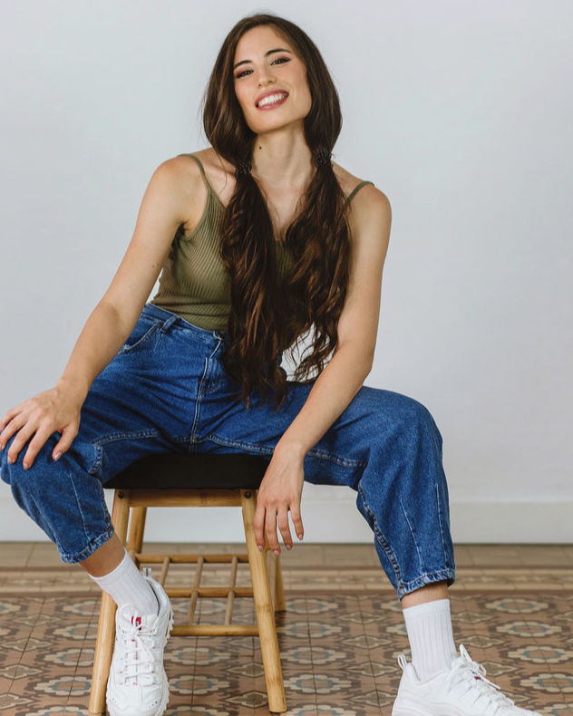 MIRA MODEL Nuria Ro commercial model brunette, ACTRIZ, DANCER